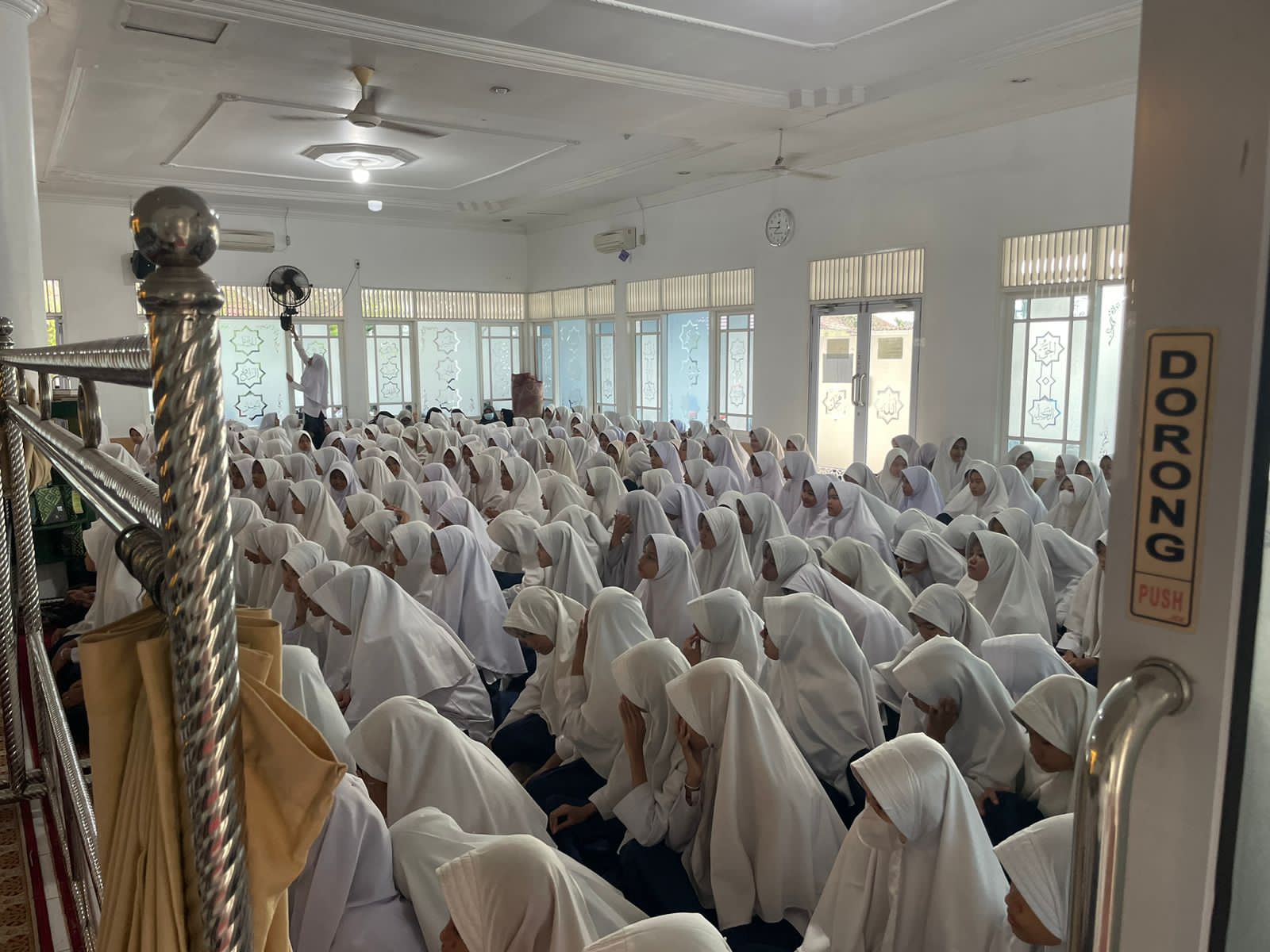TAUSIAH DENGAN TEMA PENDIDIKAN ANAK SAAT RAMADHAN – MTsN 3 Kota Pekanbaru
